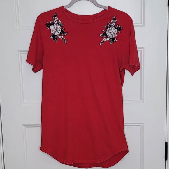 PacSun | Tops | Small Pacsun Scallop Fit Embroidered Flower Tshirt ...